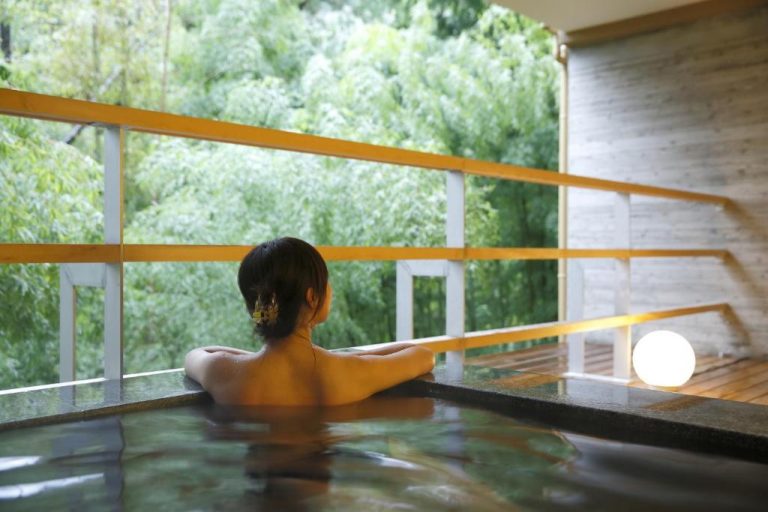 Les 12 meilleurs ryokans de Hakone avec d'incroyables bains onsen privés